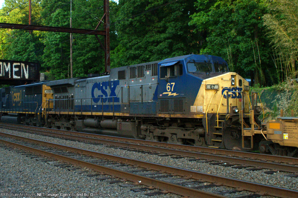 CSX AC44CW 67 trails on Q036-01